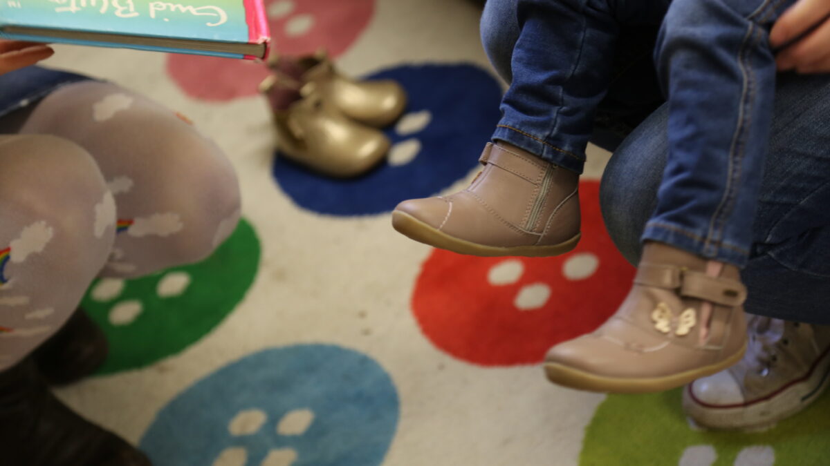 How to run a children's shoe-fitting service