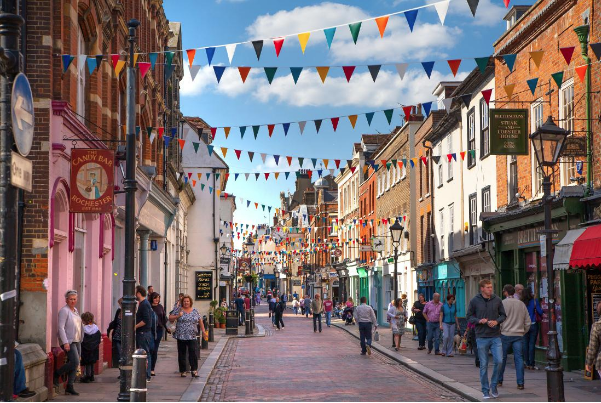 Fifteen reasons why you should shop at a local company